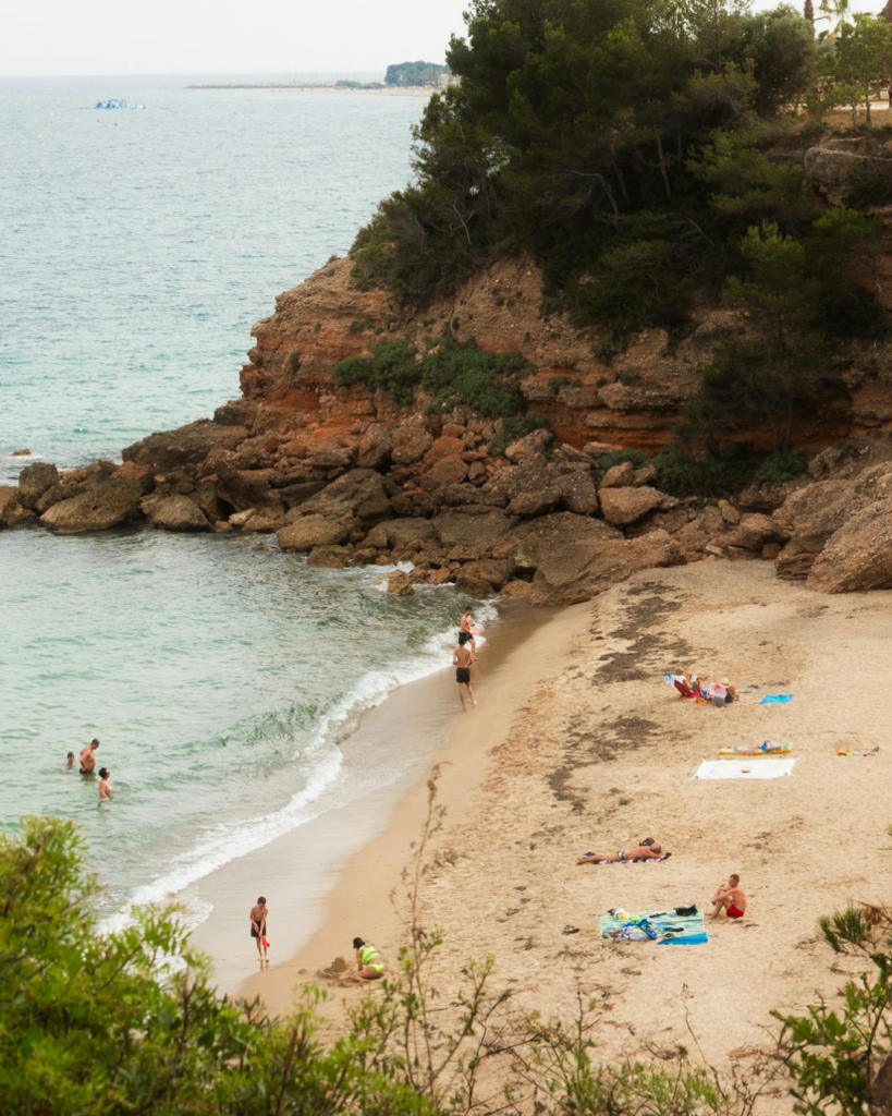 El paradís de Tarragona: camina del bosc a la platja